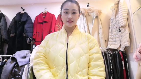 去老姐家的店里选几款短身的羽绒服,价格低的惊呆下巴!都打包