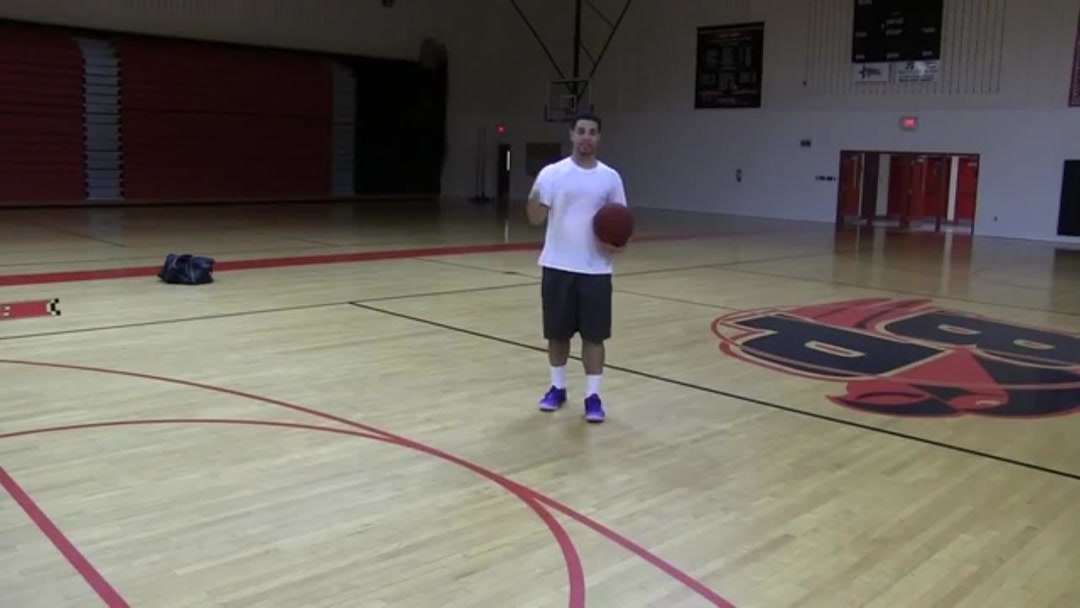 假动作干拔跳投技术教学