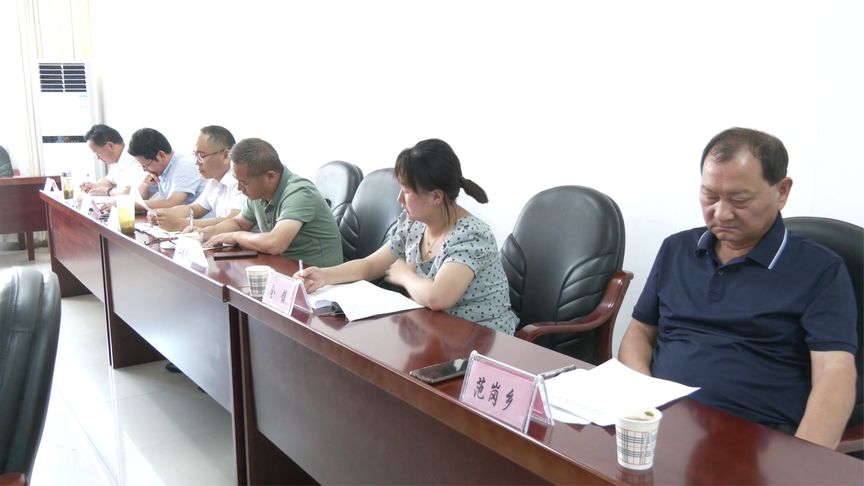 全县乡镇人大主席会议召开