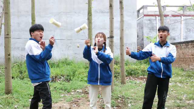 甜甜自制纸杯飞行器,两个纸杯就能完成,动手做起来吧