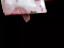 原来手指穿透钞票魔术这么简单。钞票完好无损!