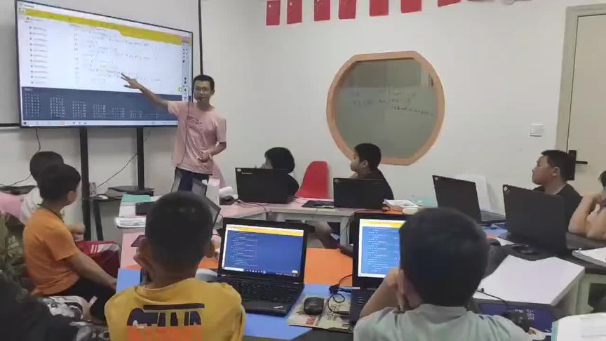 编程注重算法,一群优秀的孩子们