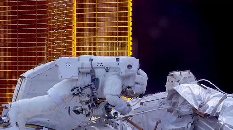 杨利伟在太空中听到可疑敲门声,多名宇航员也遇到过,门外是谁?