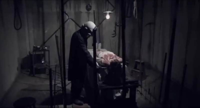 美女遭变态绑架,竟被绑上手术台,就是被绑的姿势有点怪 热门电影大...