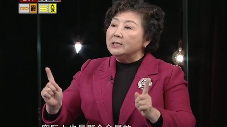 厨房油锅着火要巧灭,火上浇油降温快,泼冷水才是真正大忌