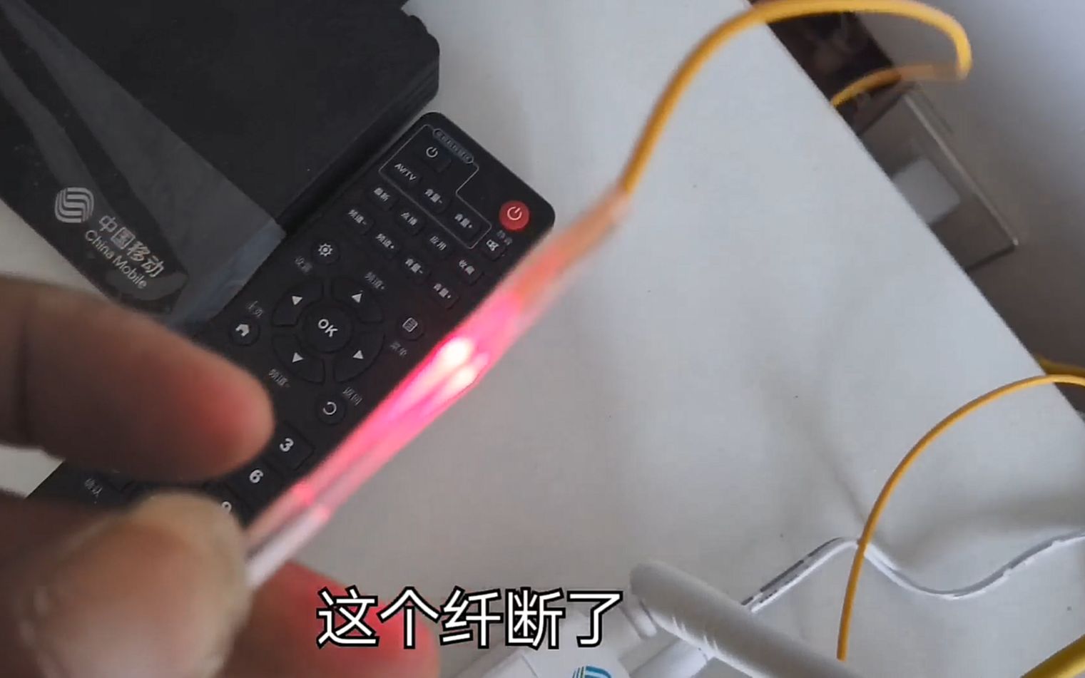 光猫只要亮红灯就没法上网,情况也可能很糟糕,上门检查后乐了