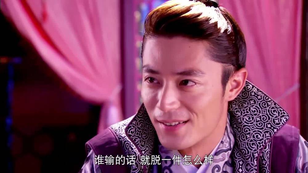 金玉良缘:丈夫和妻子玩游戏,猜拳输一次脱一件衣服,玩的真大啊