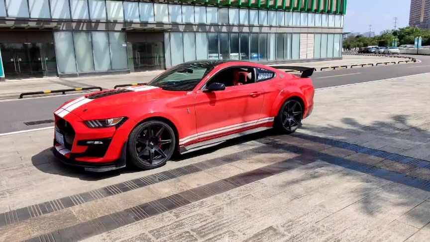 双脚开自动挡危害在哪里?单脚的话刹车是怎么踩的