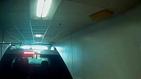 能把前进挡挂成倒档的女司机真是可怕