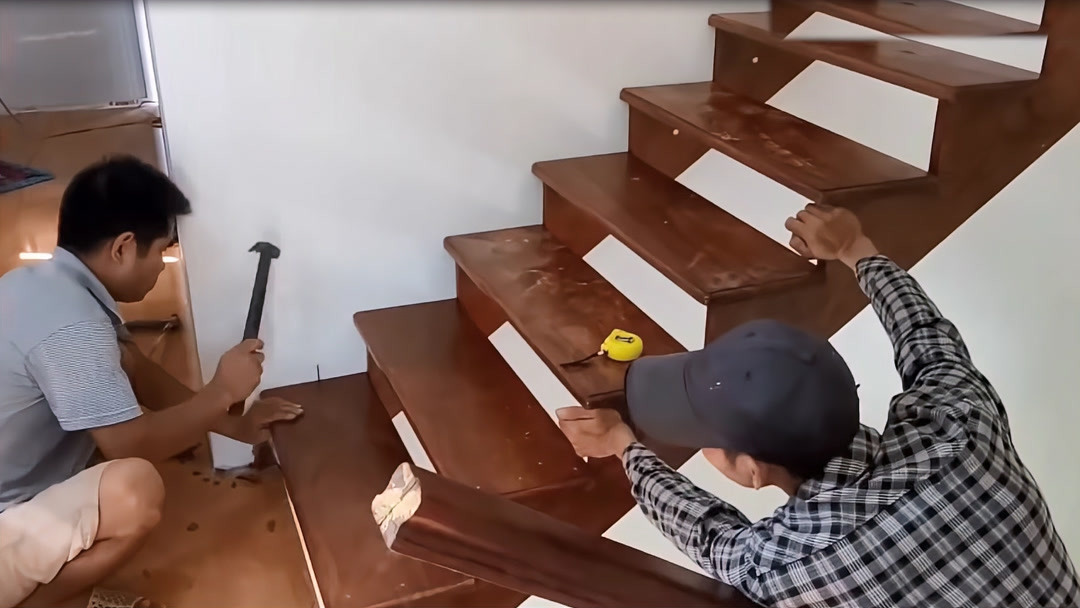 巧妙的木工技巧,看看木工师傅是如何安装木楼梯的,长见识了