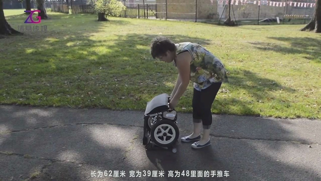 这款电动三轮车自带折叠功能!放进后备箱都不是事!