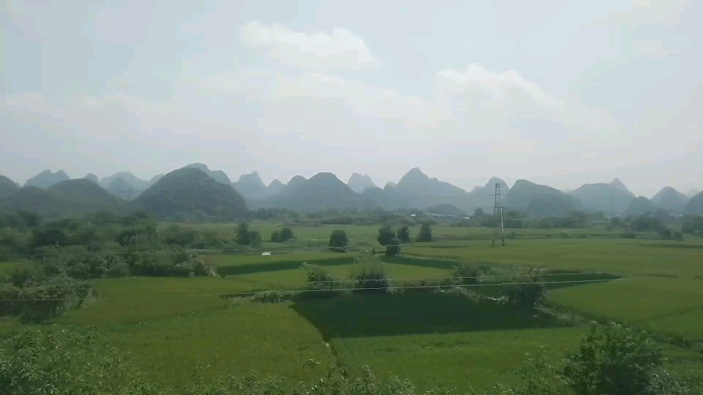 这就是在火车上路过桂林时看到的风景