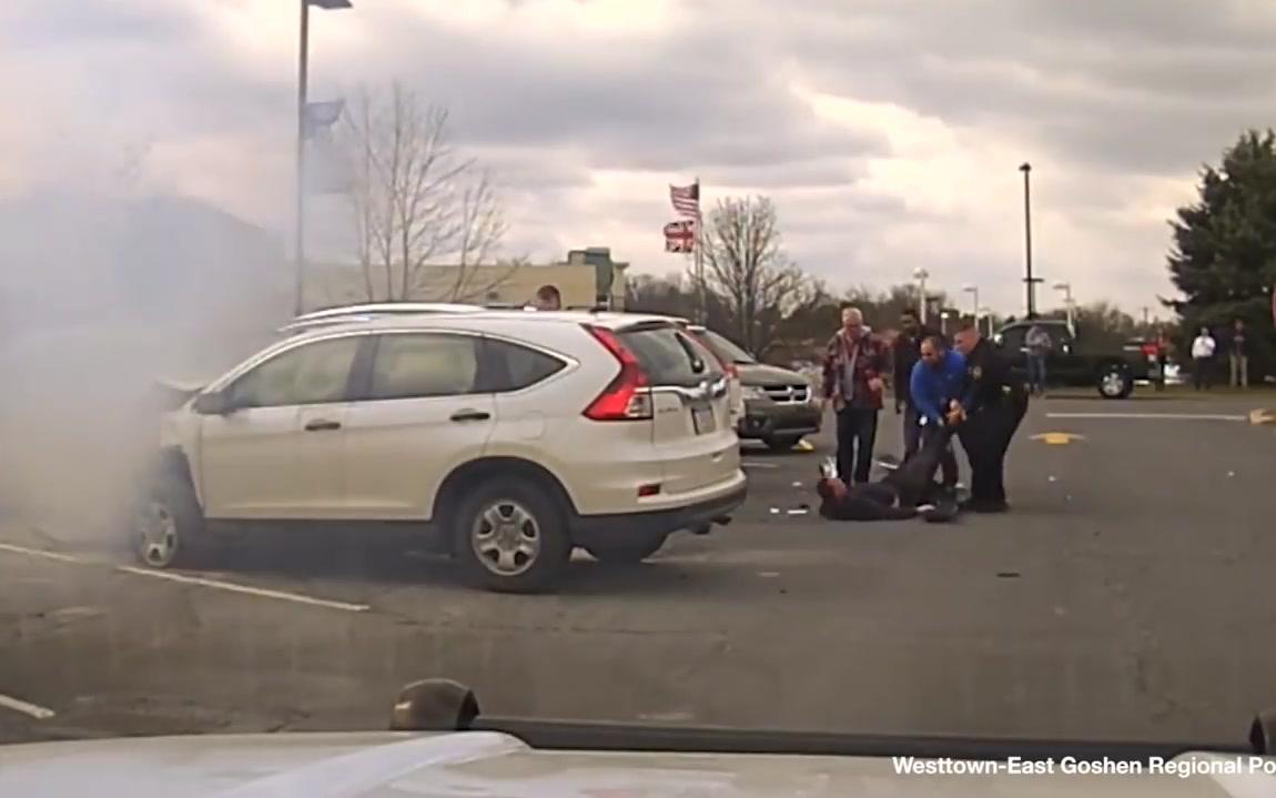 美国警察执法记录仪拍下的狂野场面集锦