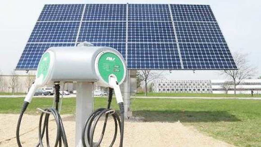 电动车安装太阳能发电,接线方法学会自己就能做,难看节能的房车