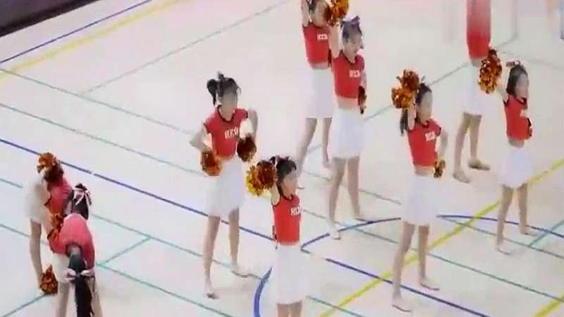 啦啦操舞蹈视频小学生,太劲爆我们都老了