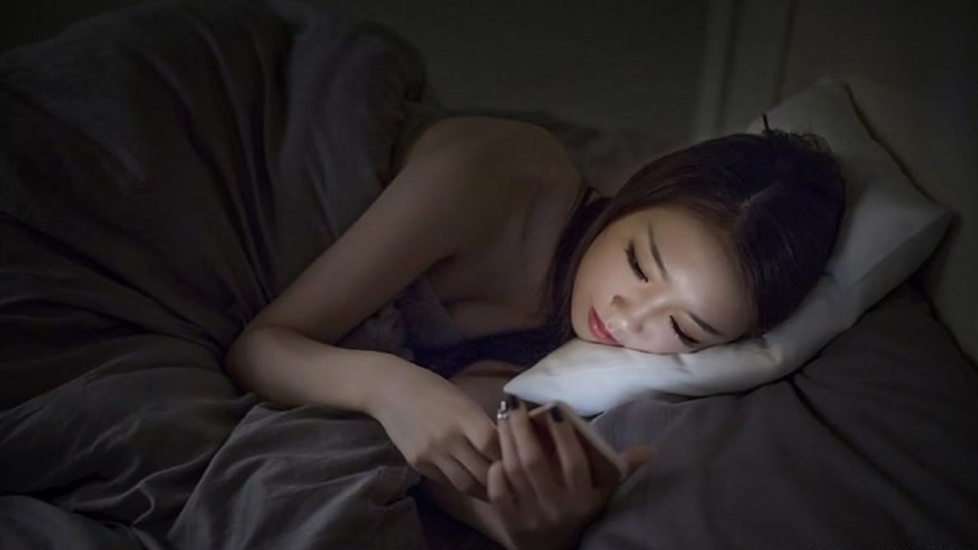 每天玩手机超过2小时,大脑会发生哪些变化?没想到影响这么大