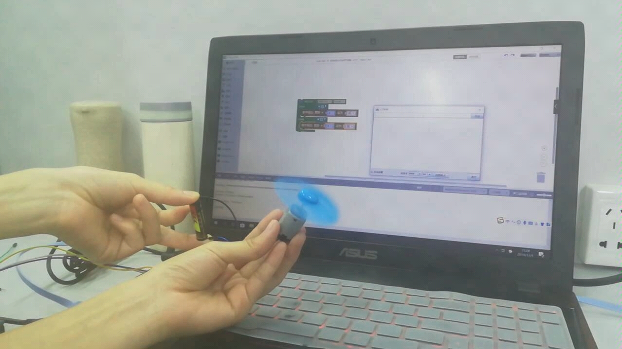 输入a、b,继电器控制直流电机