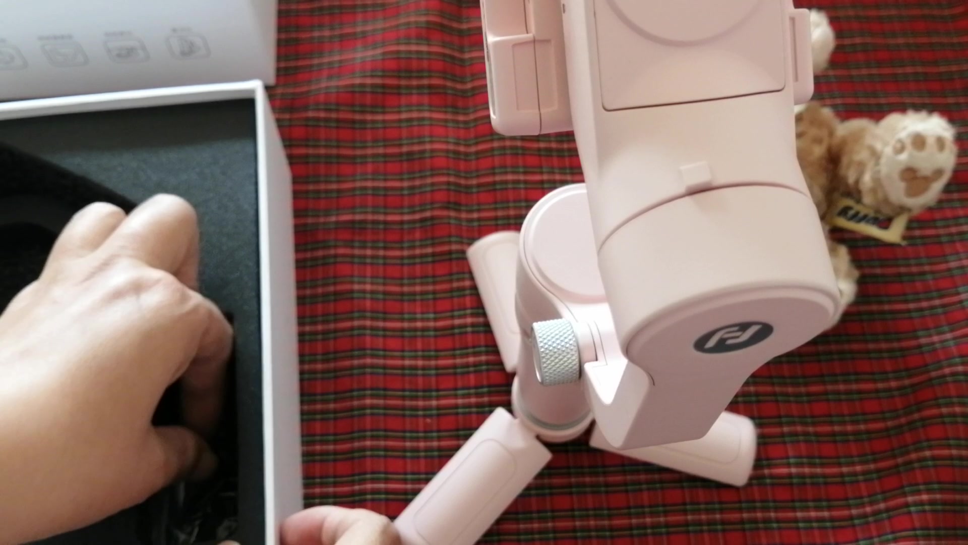 飞宇vlogpocket稳定器开箱,这款主打就是可以轻松放在口袋里