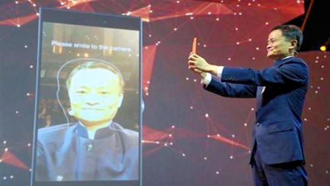 美公司破解“刷脸支付”?用马云照片刷脸后,屏幕弹出4个大字