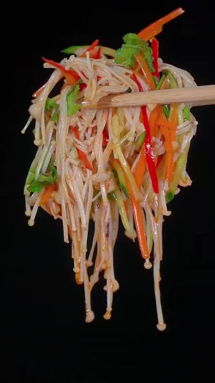 天气闷热不想吃饭,做一道这样凉拌的金针菇