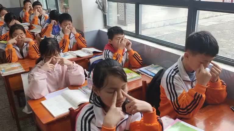 保护眼睛从眼保健操开始,预防近视,我们在行动!