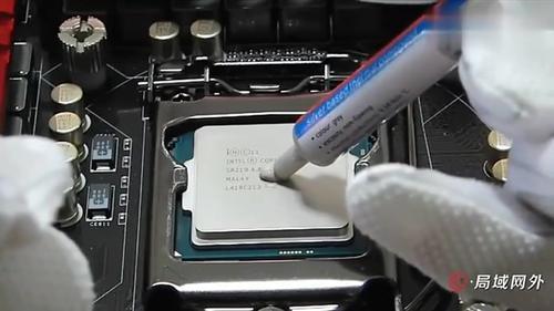 CPU散热硅脂正确的涂抹方法,这一坨可不能太随便了