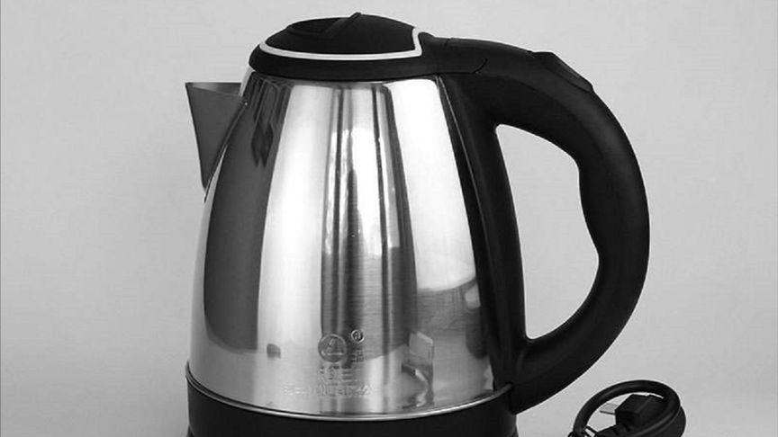 快速清洁热水壶方法,不用刷子,只要“煮”下这个,立马变干净!