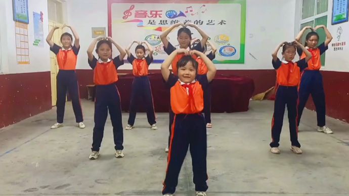 果然视频|萌萌的!聊城一所乡村小学,孩子们的可爱舞蹈获点赞