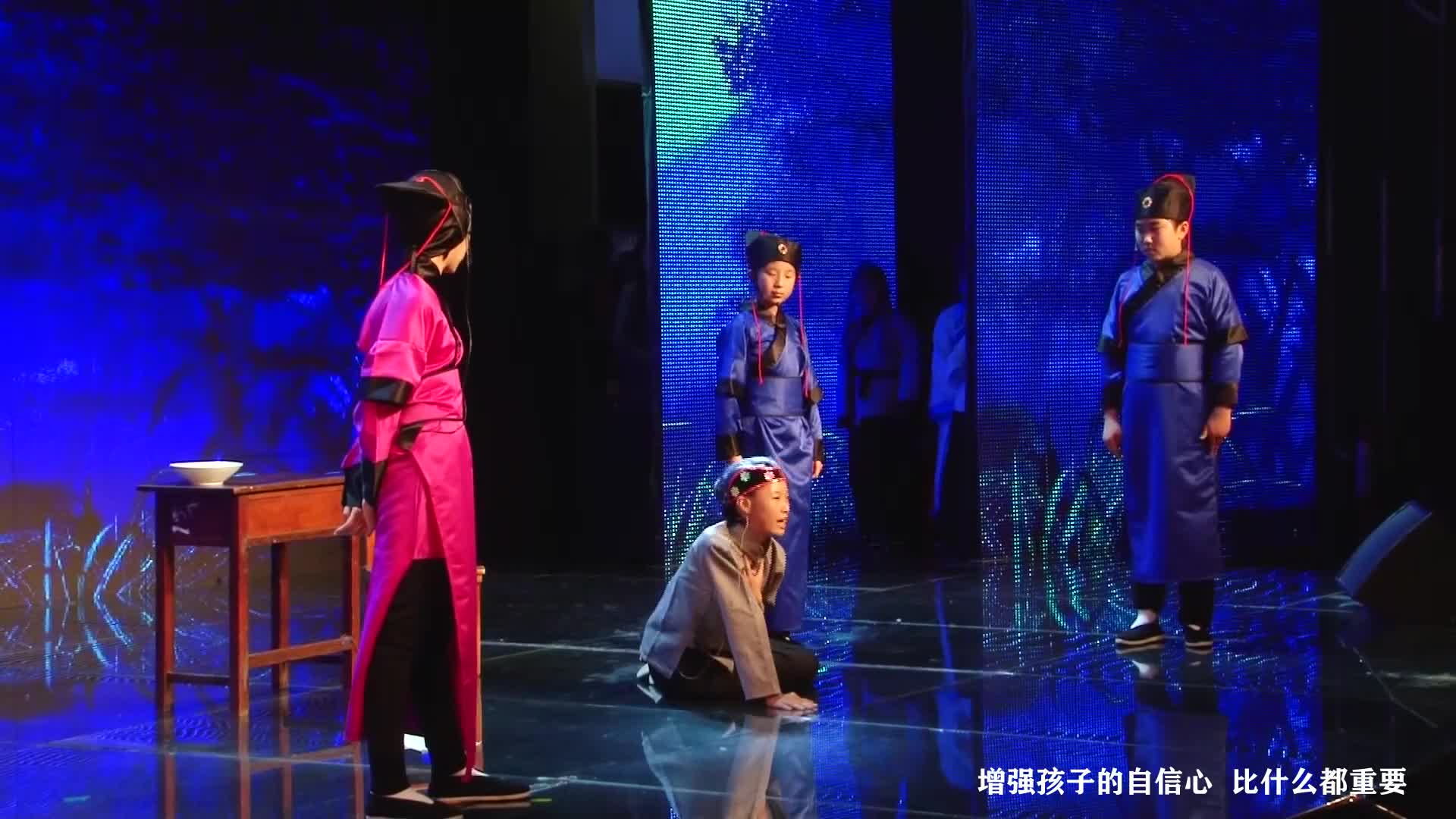 看到泪流:大连 中、小学生演出的古装舞台话剧《石壕吏》