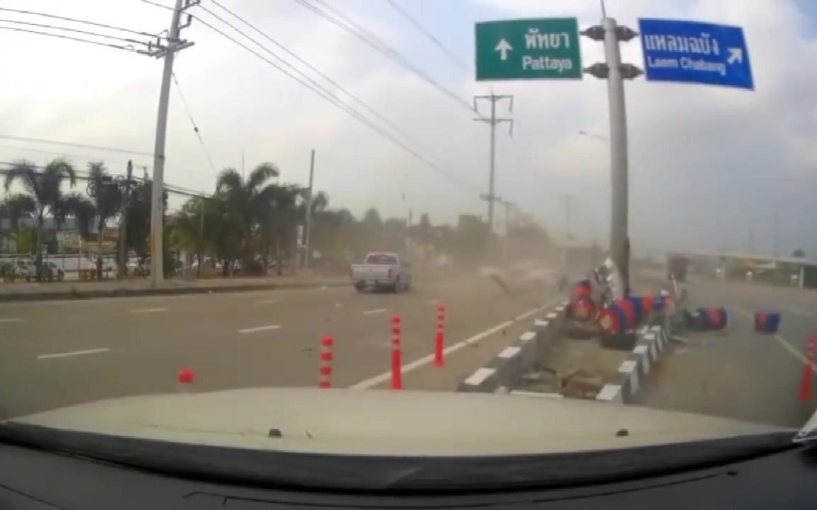 交通事故录:你的刹车片是金子做的吗?不舍得踩