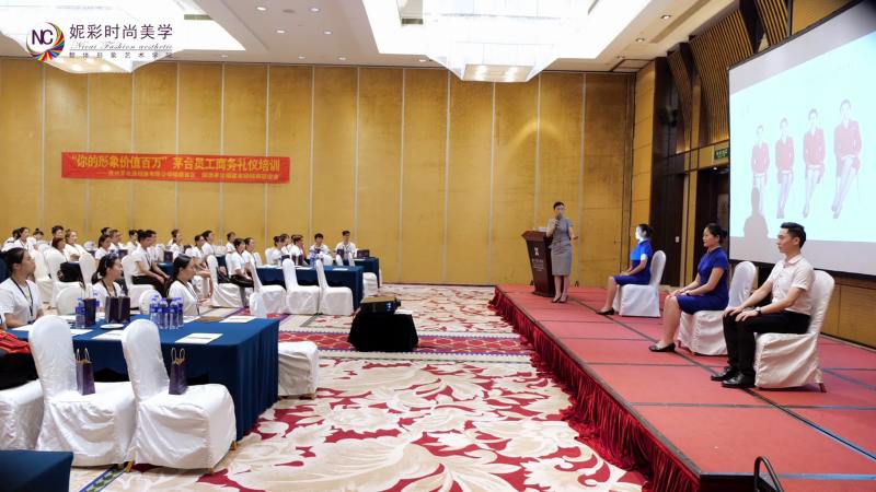 女子雅学商务礼仪培训|你的形象价值百万