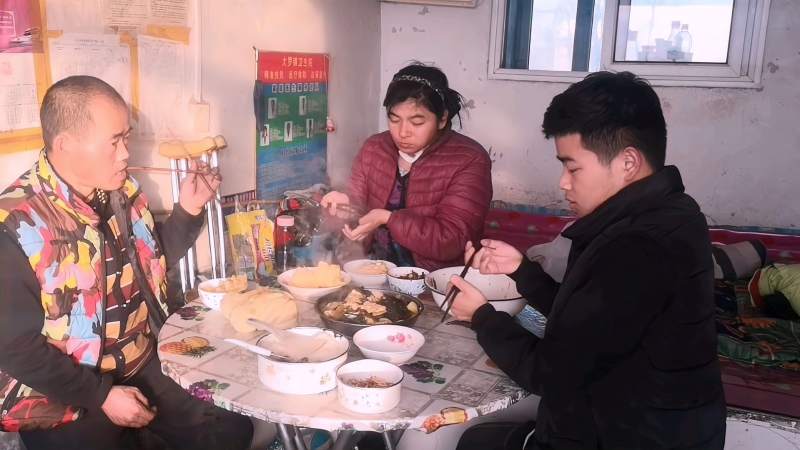 小强带你们看看残疾人家的早上,和正常人家的早上有什么区别吗?