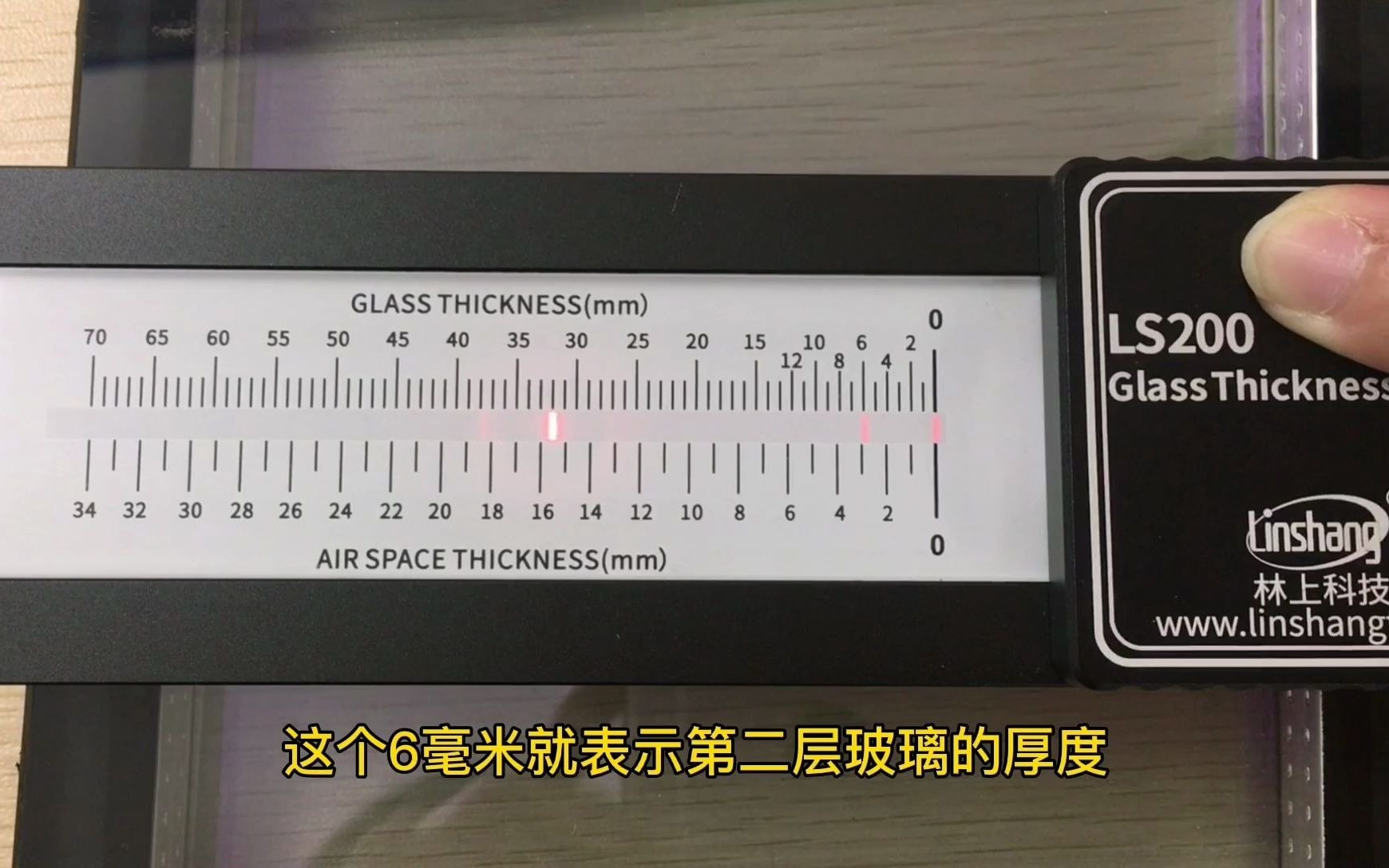 刻度尺读数的玻璃测厚仪