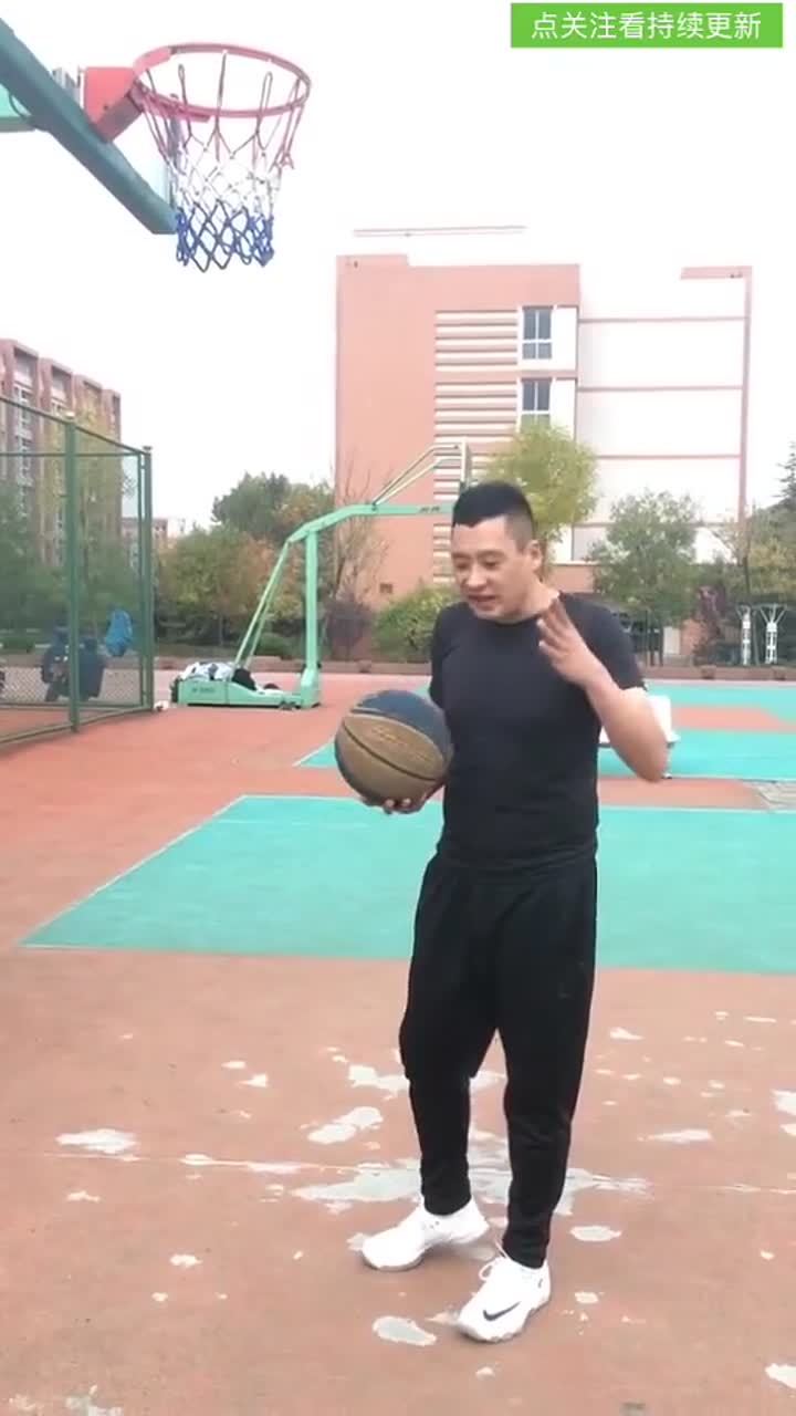 拉杆技术动作教学之二两个细节要记住第一先做投篮动作再拉杆,不要.