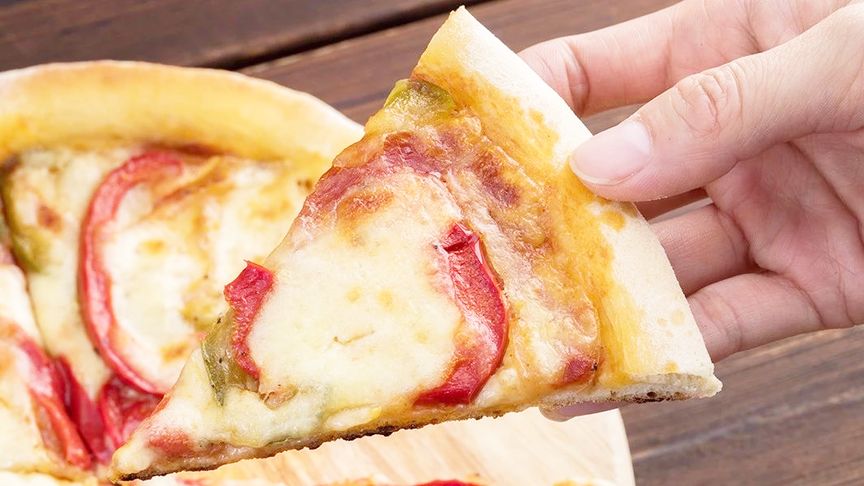 在家用平底锅也可以做披萨,做法简单易学,没有孩子不喜欢的!