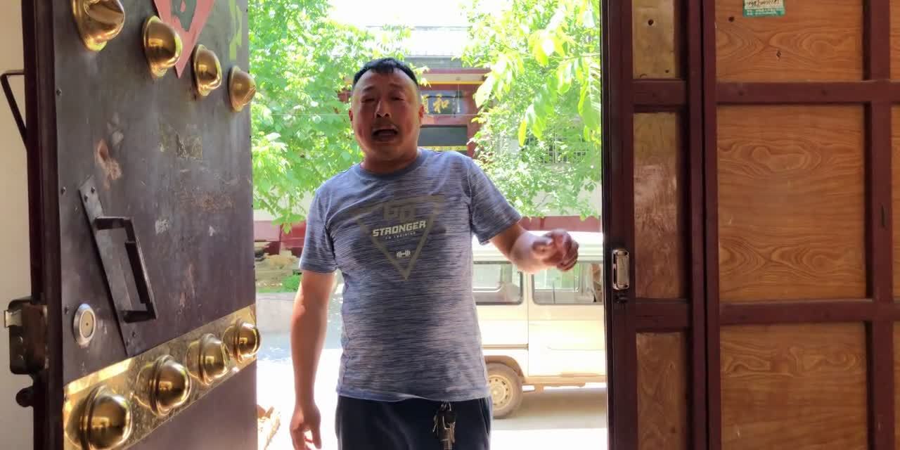 兄弟专养宠物犬,他养的宠物犬品种多品质好,大家来欣赏了解下