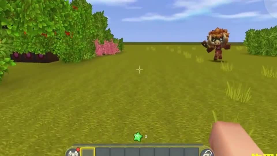 迷你世界:狗蛋被怪物追杀,二狗子扮成小鸡去救他