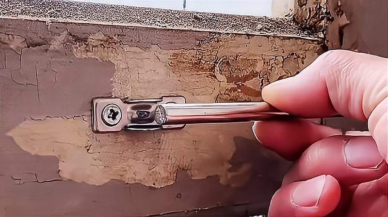 牛人发明自动关门器,安装后一看,连专业人员都称妙