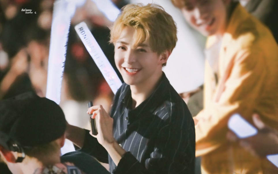 【UNINE管栎】李荣浩老师演唱会上超开心的小栎——是追星男孩本人啦