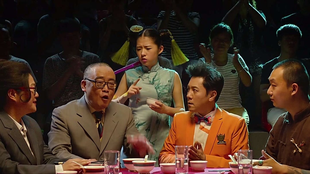 男子用钱买大叔的签字大叔不同意,说让女子通过他微信却立马答应