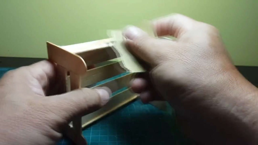 大神教你用雪糕棍制作超好玩的小床模型