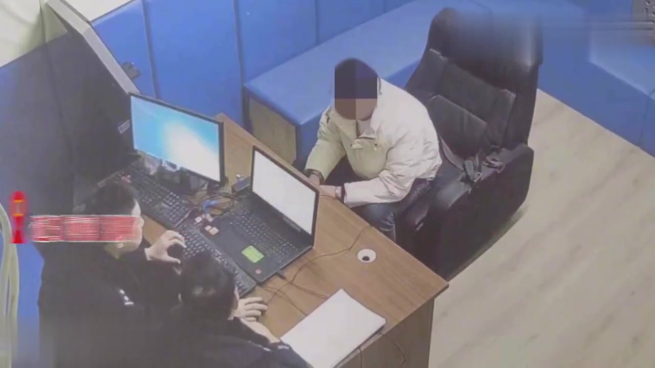 男子偷5张信用卡盗刷5700元被抓:骑电动车载女友出门被发现