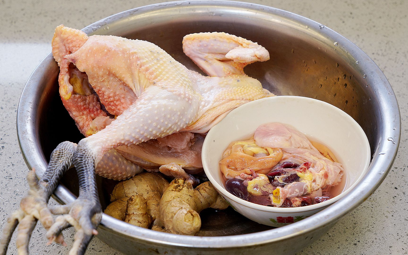 天冷了,客家人都爱这一鸡两吃,好吃营养又滋补,女人常吃气色好