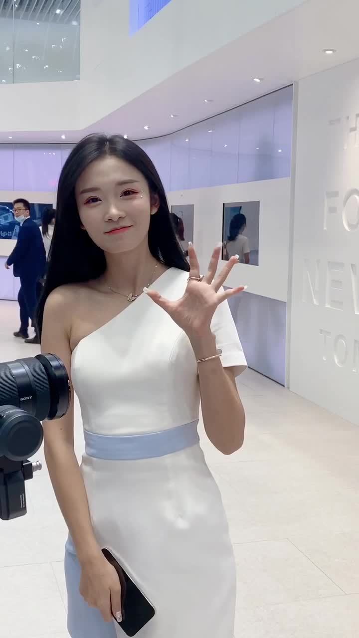 被小姐姐扰乱的该如何安放豪哥车模之家2020广州国际车展