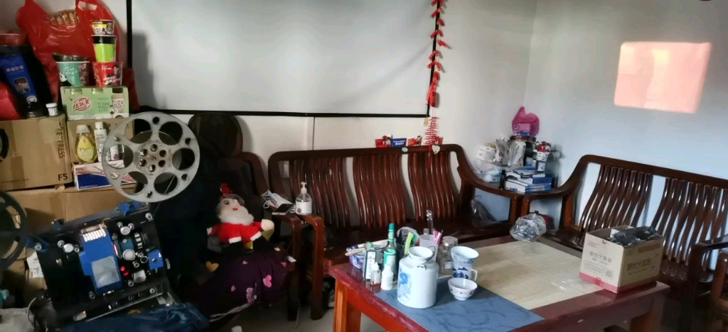 ...都憋坏了,达弟班长我在家一个人重温经典红色电影《白桦林中的哨所...