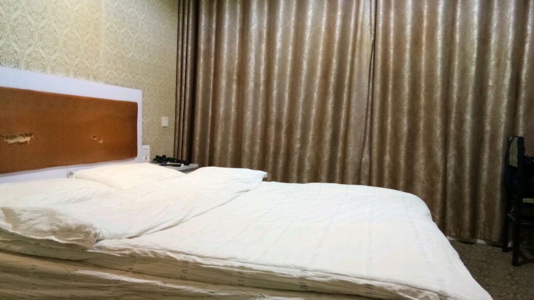 河南鹤壁在家具城找的旅馆住宿,35元一晚,条件还不错
