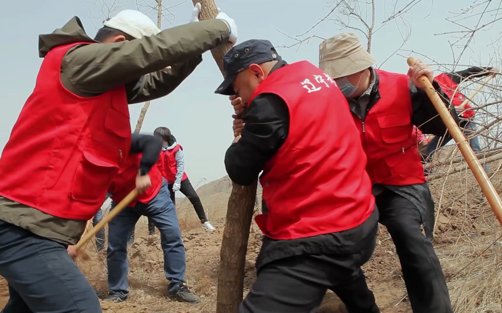 2023年4月14日学习治沙精神保护生态环境主题党日活动