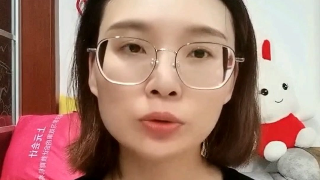 上元启东电脑学习中心的施老师教大家怎么练习打字