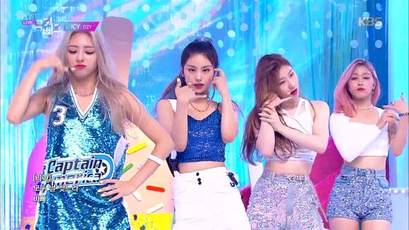 韩国ITZY组合最新单曲《ICY》,连续两周在《Music Bank》夺冠!