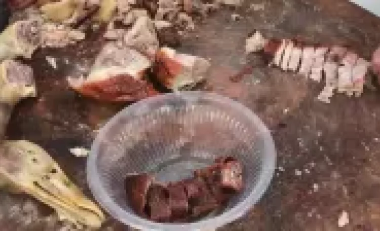 南京火爆烤鸭店,每天只做200只,晚6点前全卖光!来晚买不到